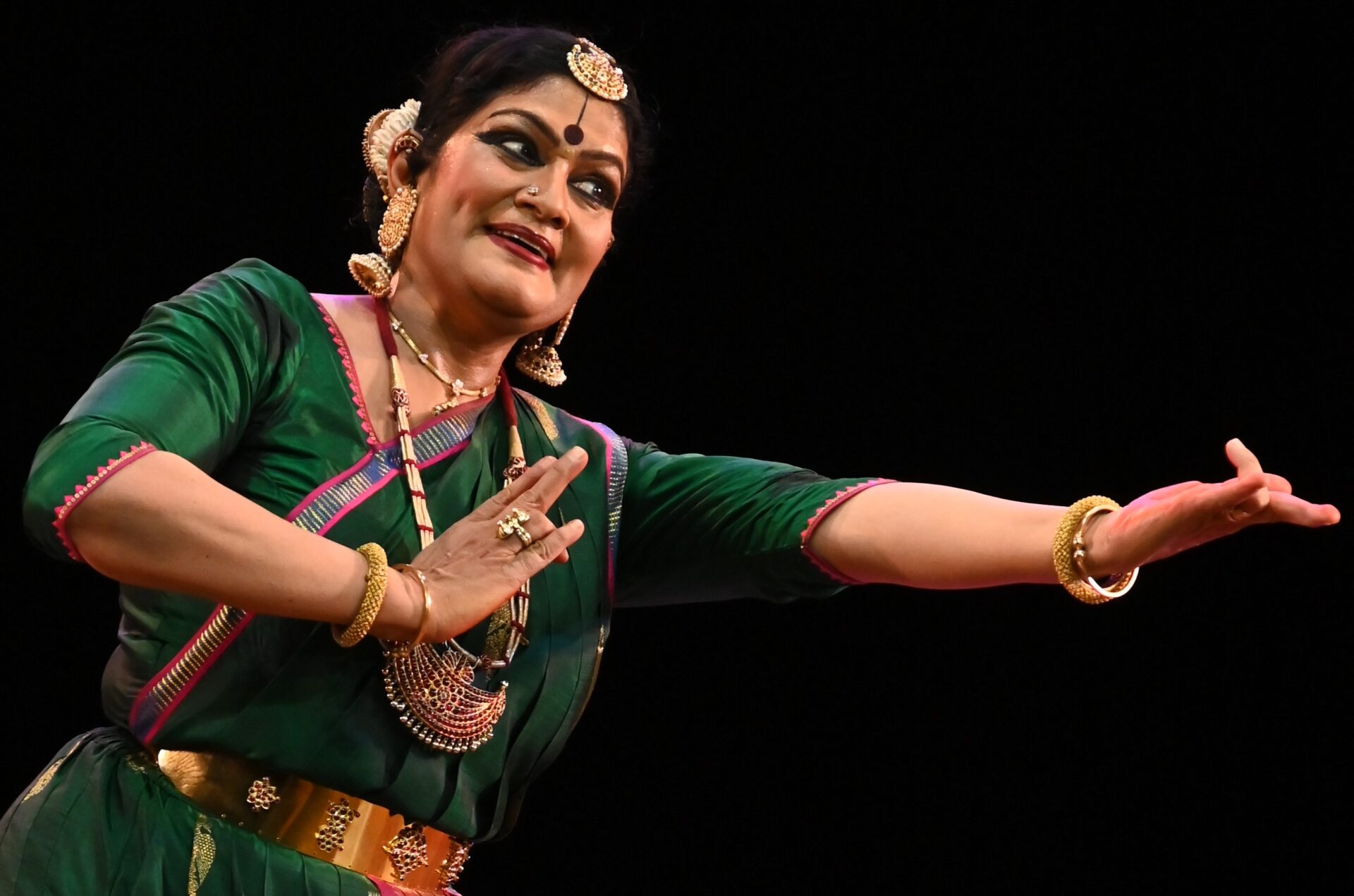 India – 50 Golden Years of dancer Geeta Chandran's Bharatanatyam Legacy ...